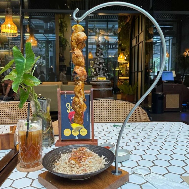 Ashta District 8: Review Mall, Fasilitas dan Spot Foto Terbaik