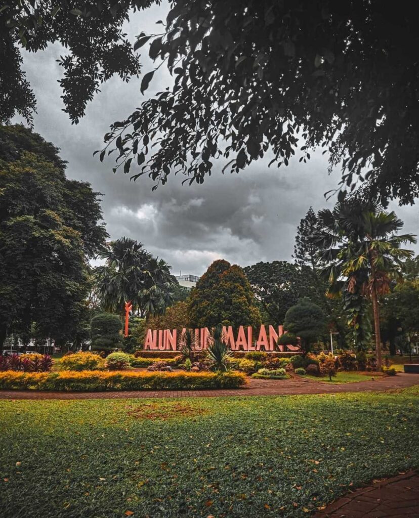 Alun-Alun Kota Malang: Sejarah, Lokasi dan Daya Tarik
